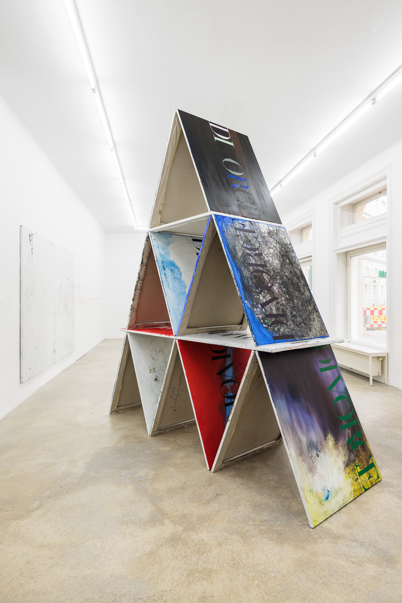 22 Jasmine Gregory, Diva's Lounge, installation view, SOPHIE TAPPEINER ...